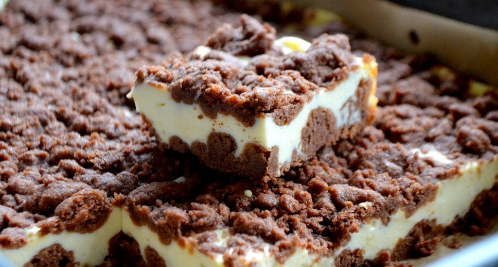 Prăjitură cu brânză dulce și aluat răzuit - Aveți nevoie de 300g făină ...